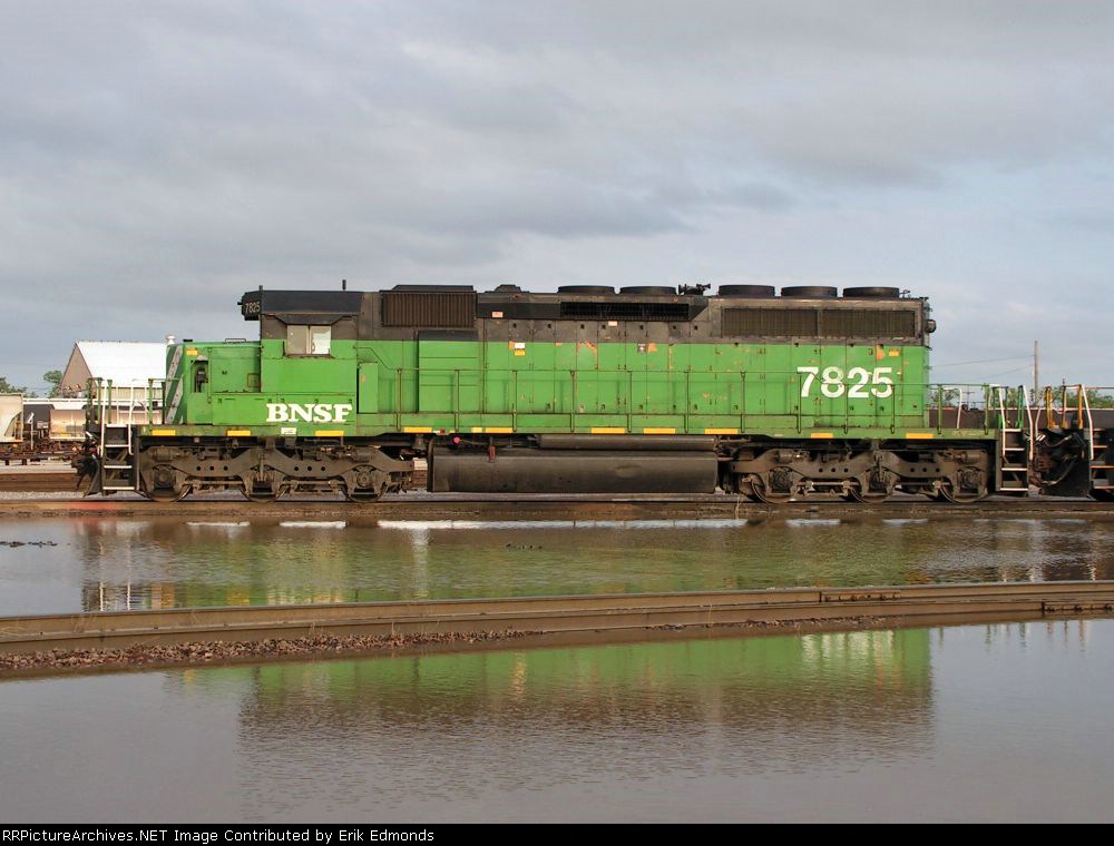 BNSF 7825